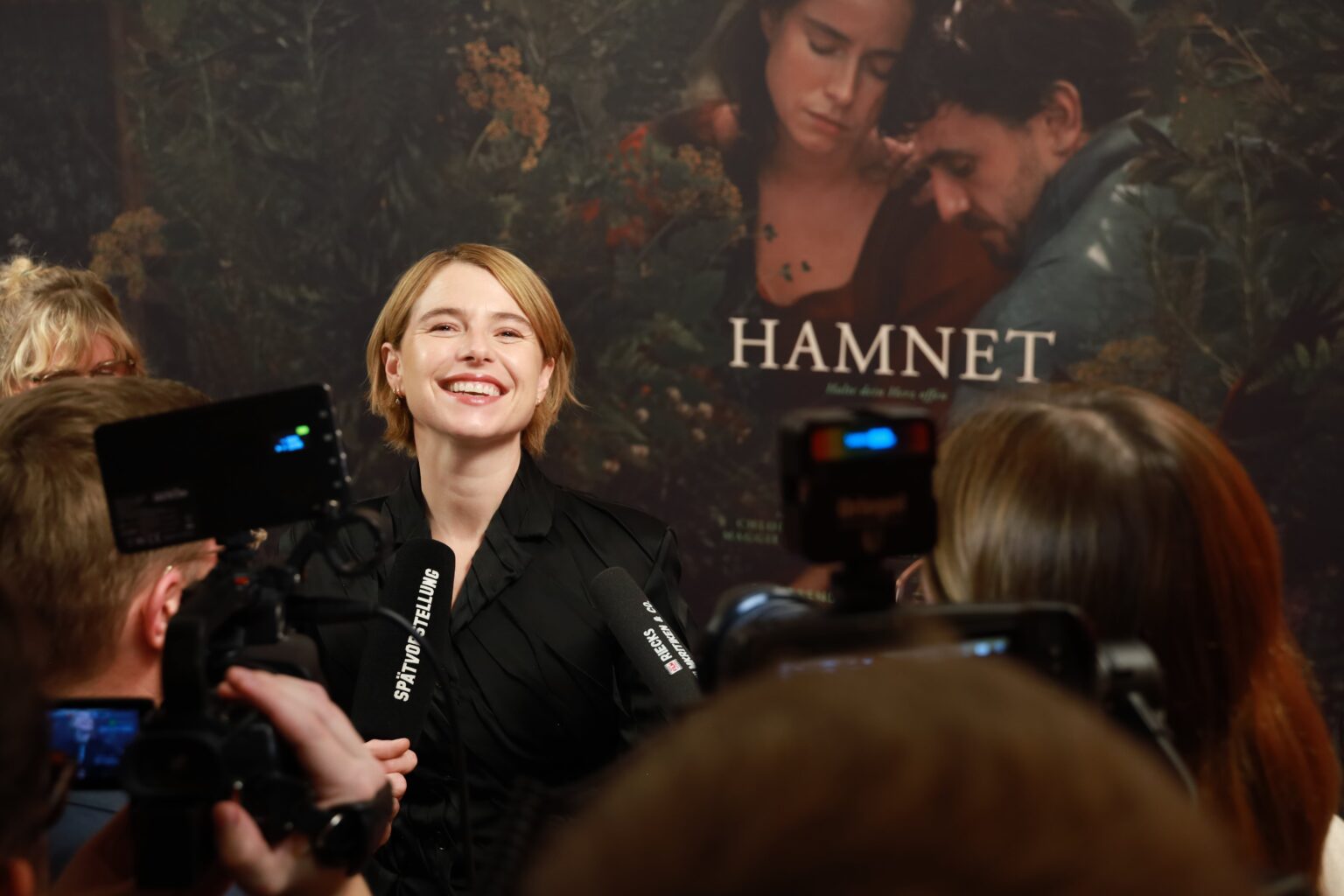 BERLIN FEIERT HAMNET | Bewegende Deutschlandpremiere mit tosendem ...